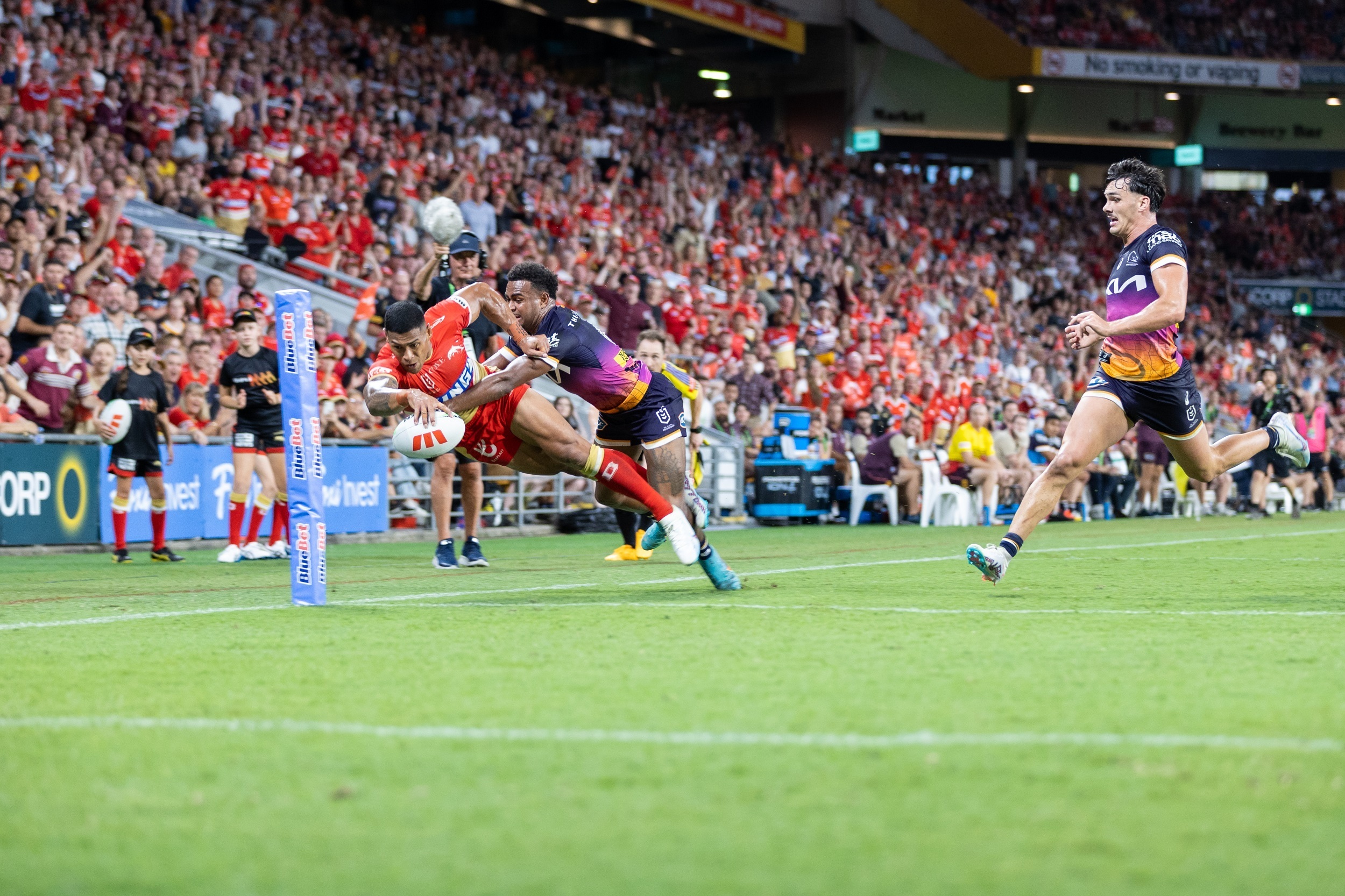 Gutsy Dolphins in epic Battle of Brisbane