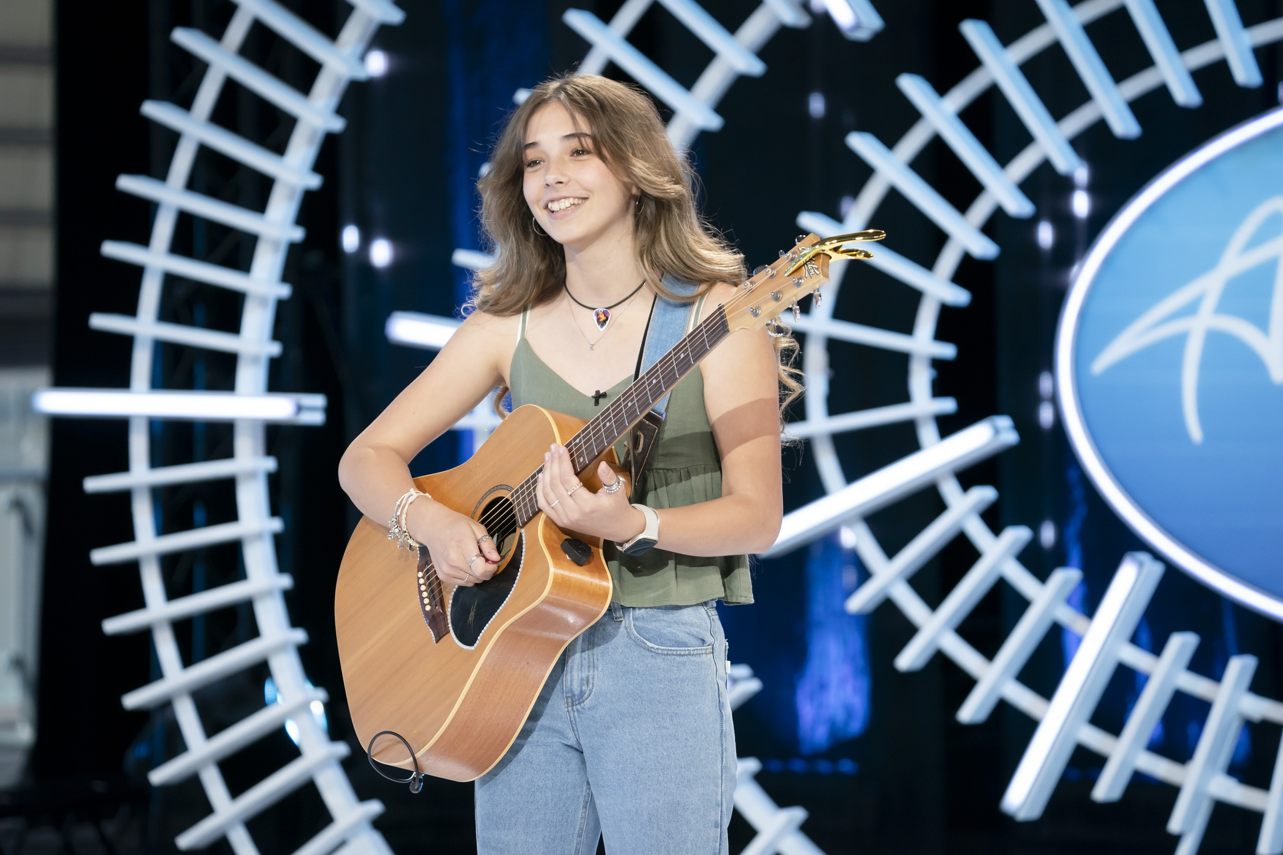 Bribie Island local takes Australian Idol stage