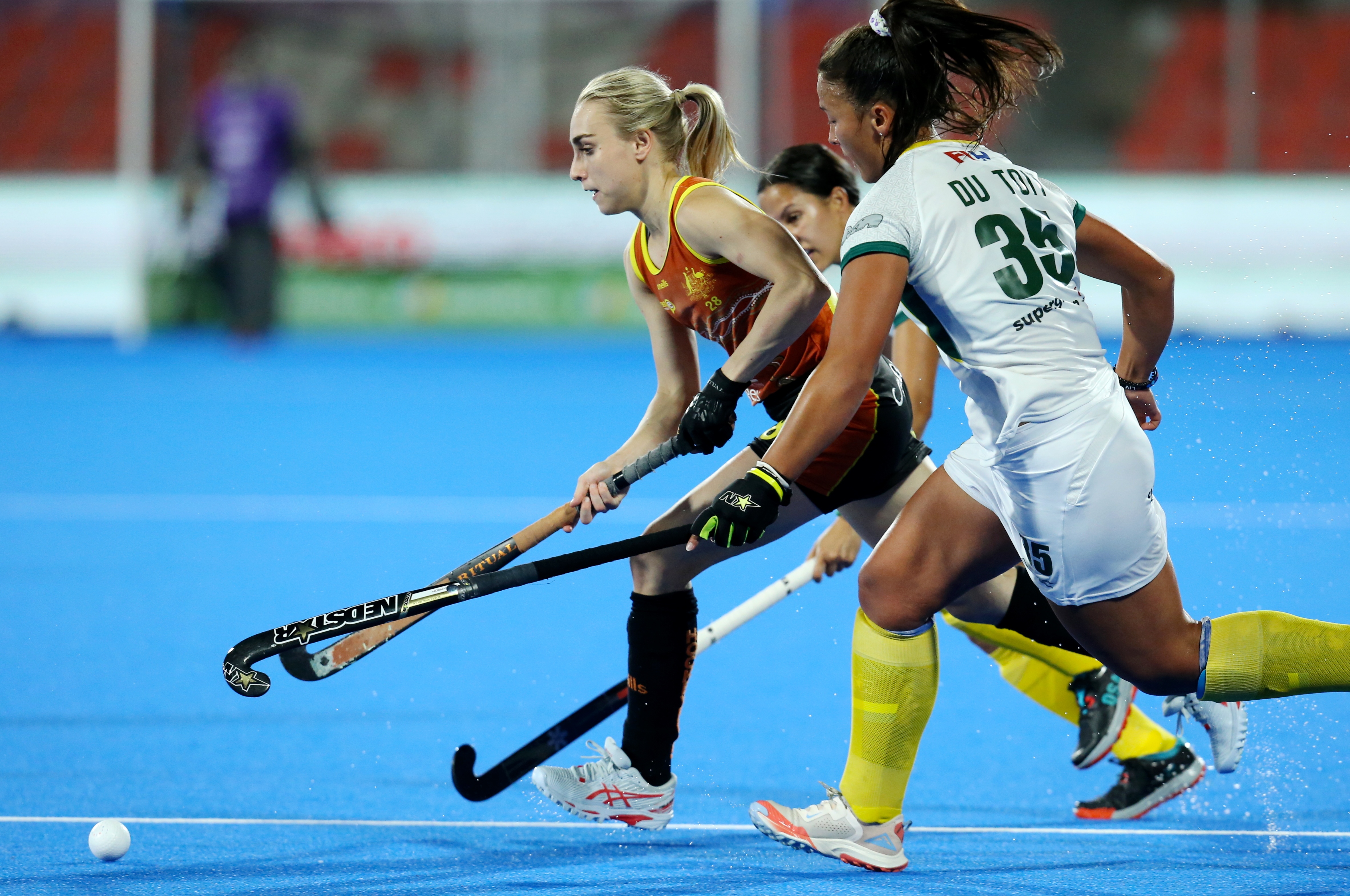 Hannah stars as Hockeyroos power into quarters